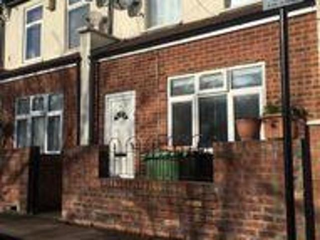 3 Bedrooms Terraced house for rent in Market Street, East Ham E6