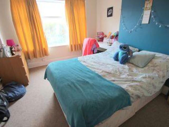 3 Bedrooms Terraced house for rent in Mayville Terrace, Hyde Park, Leeds LS6