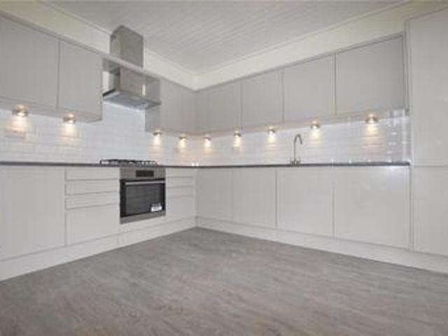 3 Bedrooms Terraced house for rent in Meadfoot Road, London SW16