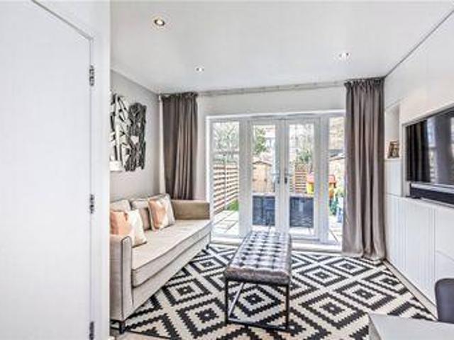 3 Bedrooms Terraced house for rent in Mendez Way, Roehampton, London SW15