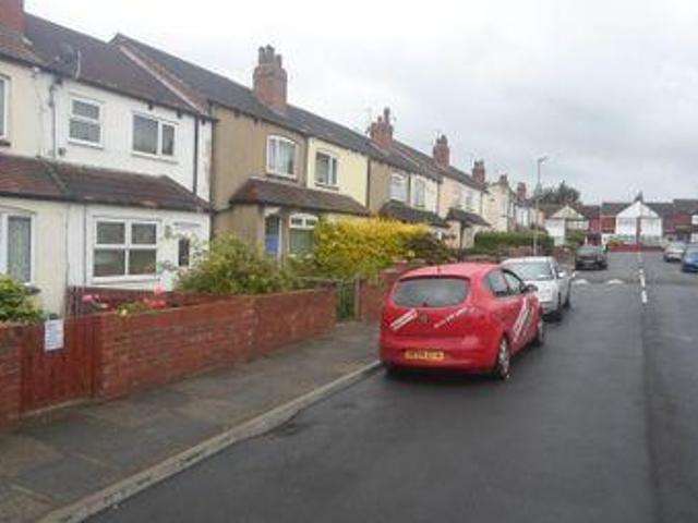 3 Bedrooms Terraced house for rent in Mexborough Avenue, Leeds LS7