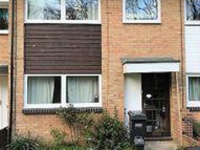 3 Bedrooms Terraced house for rent in Middlefields, Pixton Way, Croydon, Surrey CR0