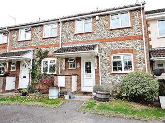 3 Bedrooms Terraced house for rent in Miles Place, Lightwater, Surrey GU18