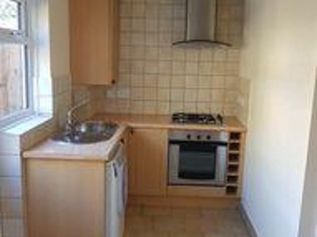 3 Bedrooms Terraced house for rent in New Road, Dagenham, Essex RM10