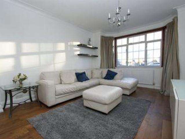 3 Bedrooms Terraced house for rent in North Acton Road, London NW10