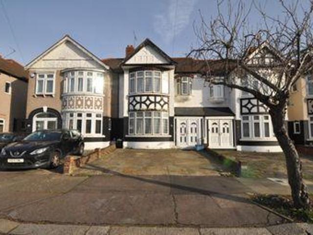 3 Bedrooms Terraced house for rent in Northwood Gardens, Ilford IG5