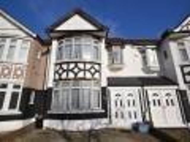 3 Bedrooms Terraced house for rent in Northwood Gardens, London IG5
