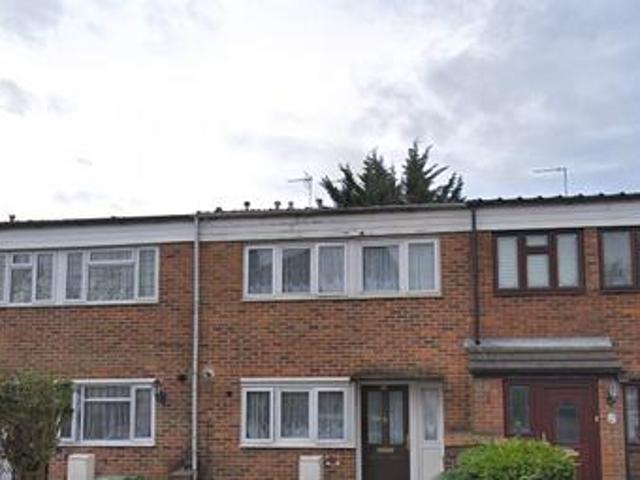 3 Bedrooms Terraced house for rent in Augustine Road, Harrow, London HA3