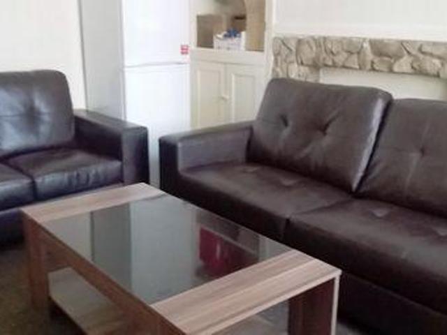 3 Bedrooms Terraced house for rent in Autumn Avenue, Leeds LS6