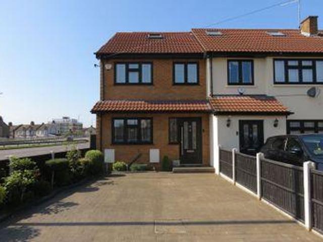 3 Bedrooms Terraced house for rent in Avenue Terrace, Crownfield Avenue, Ilford IG2