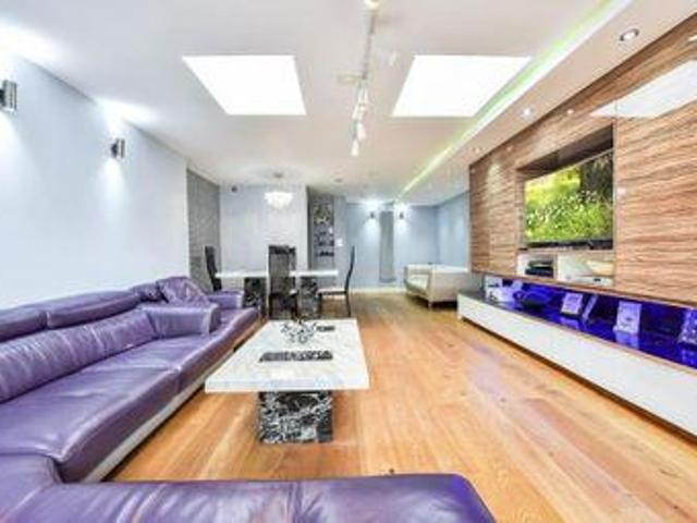 3 Bedrooms Terraced house for rent in Abbott Road, London E14
