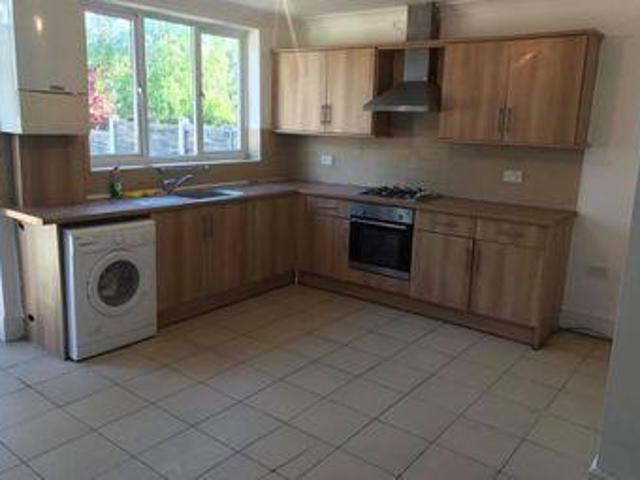 3 Bedrooms Terraced house for rent in Ainslee Road, Chingford E4