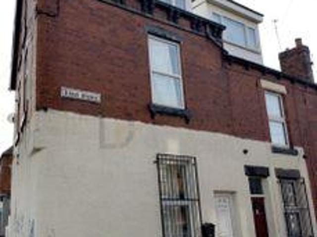 3 Bedrooms Terraced house for rent in Alexandra Road, Hyde Park, Leeds LS6