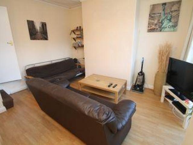 3 Bedrooms Terraced house for rent in All Bills Inclusive, Beechwood Mount, Burley LS4