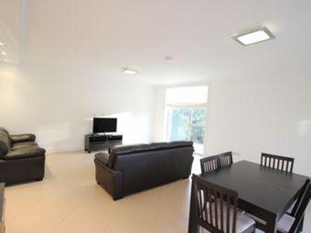 3 Bedrooms Terraced house for rent in Amherst Road, Ealing, London W13
