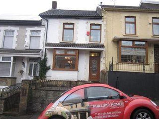 3 Bedrooms Terraced house for rent in Amos Hill, Penygraig, Rhonnda Cynon Taff. CF40