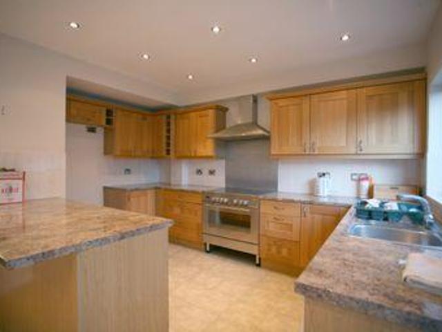 3 Bedrooms Terraced house for rent in Ashburton Avenue, Goodmayes, Ilford IG3