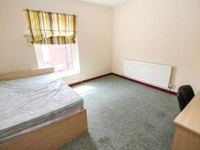 3 Bedrooms Terraced house for rent in Burley Lodge Terrace, Hyde Park, Leeds LS6