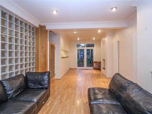 3 Bedrooms Terraced house for rent in Byron Road, Leyton, London E10