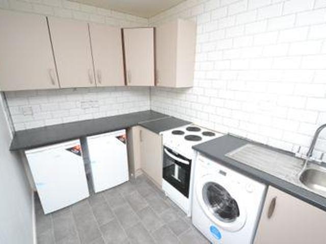 3 Bedrooms Terraced house for rent in Barden Grove, Armley, Leeds LS12