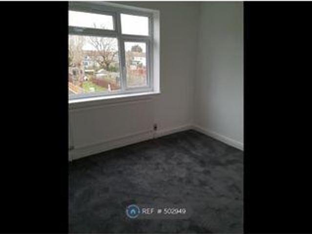3 Bedrooms Terraced house for rent in Bartlow Gardens, Romford RM5