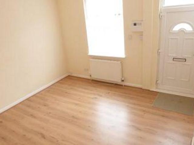 3 Bedrooms Terraced house for rent in Barton Mount, Beeston, Leeds LS11