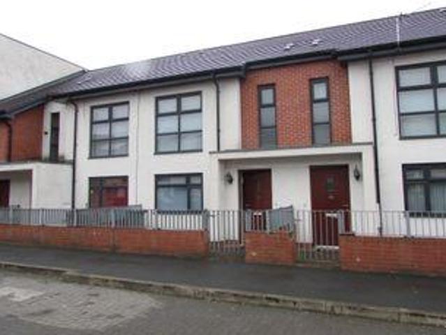 3 Bedrooms Terraced house for rent in Bilsborrow Road, Manchester M14