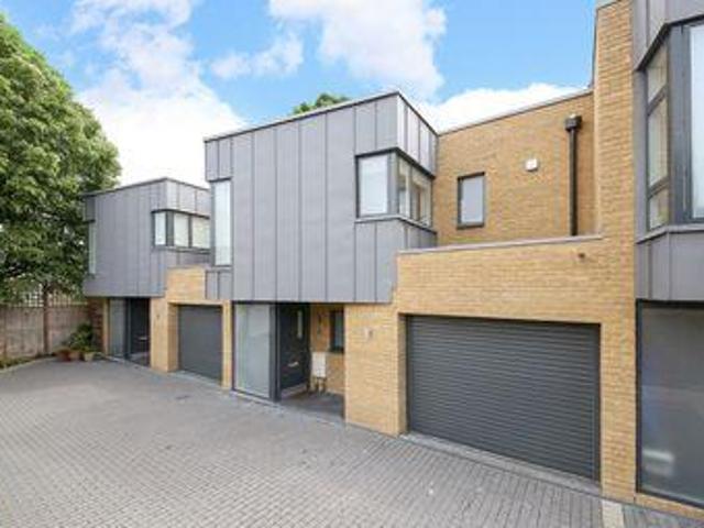 3 Bedrooms Terraced house for rent in Bon Marche Mews, West Norwood, London SE27