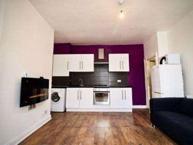 3 Bedrooms Terraced house for rent in Bradford Road, Huddersfield HD2