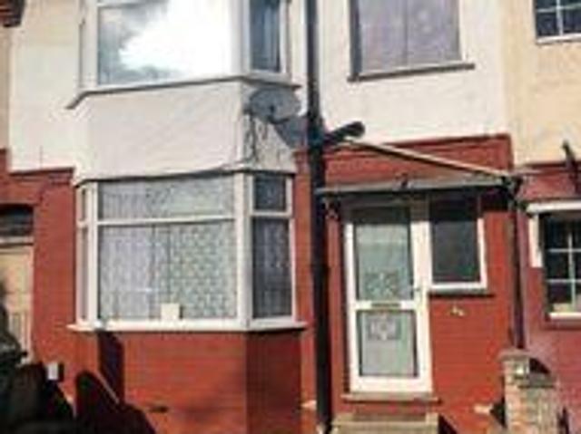 3 Bedrooms Terraced house for rent in Bradley Road, Luton LU4