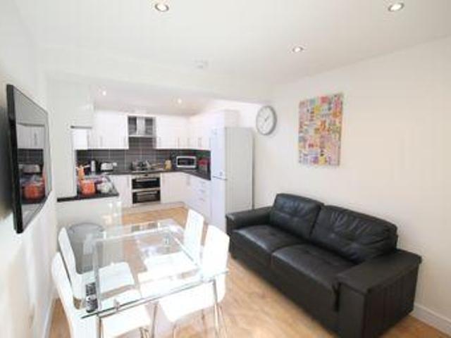 3 Bedrooms Terraced house for rent in Braemar Road, Fallowfield, Manchester M14