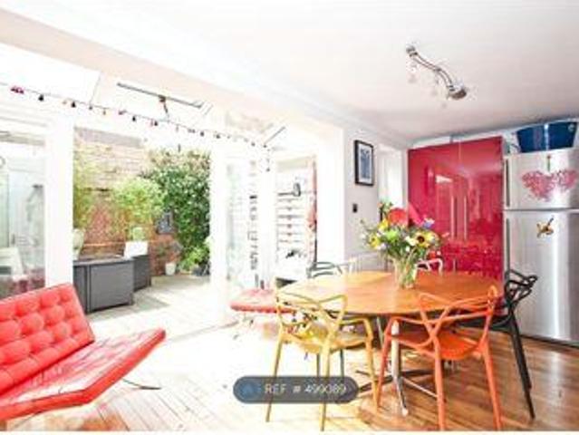 3 Bedrooms Terraced house for rent in Braid Court, London W4