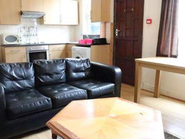 3 Bedrooms Terraced house for rent in Brudenell Mount Hyde Park, Leeds LS6