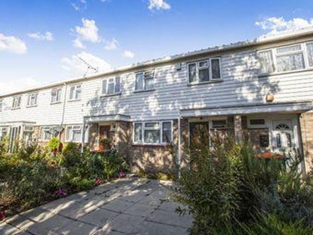 3 Bedrooms Terraced house for rent in Cundy Road, London E16
