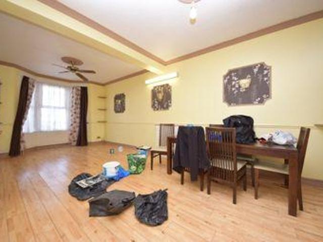 3 Bedrooms Terraced house for rent in Cantley Gardens, Ilford IG2