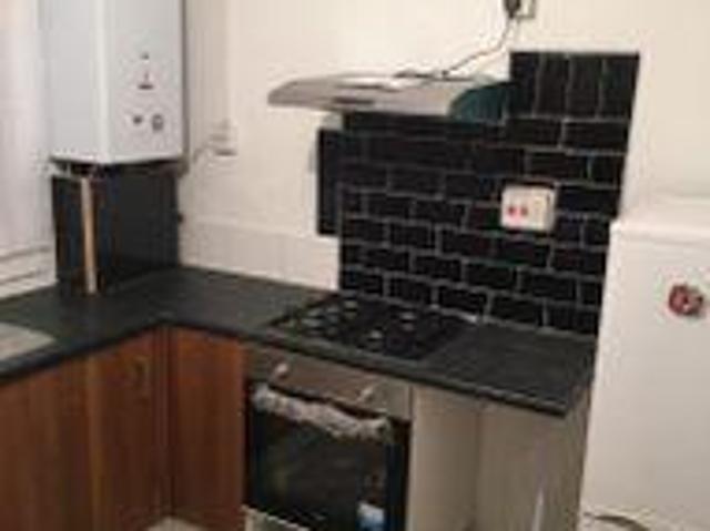 3 Bedrooms Terraced house for rent in Claridge Road, London RM8