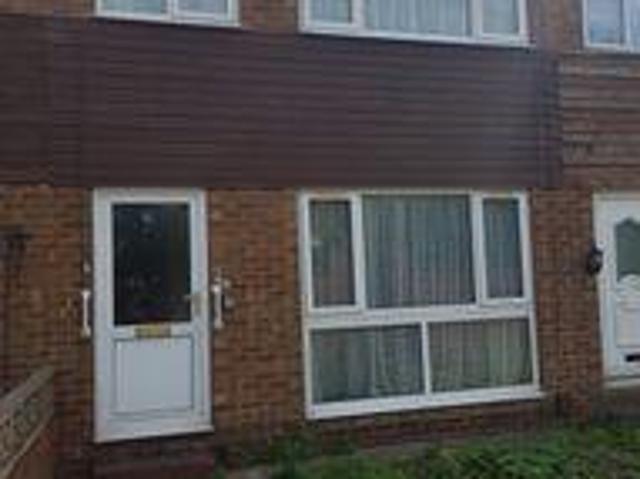 3 Bedrooms Terraced house for rent in Clevelys Avenue, Holbeck, Leeds LS11