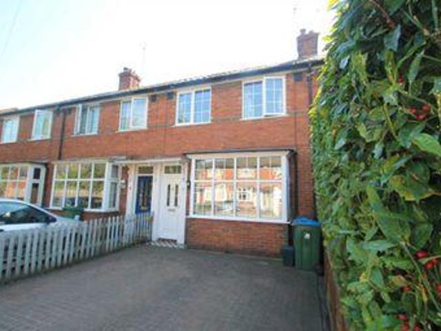 3 Bedrooms Terraced house for rent in Clinton Crescent, Aylesbury HP21