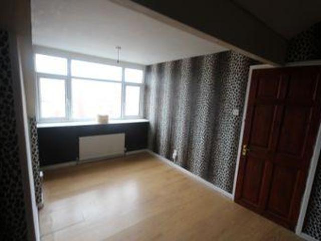 3 Bedrooms Terraced house for rent in Conway Terrace, Leeds LS8