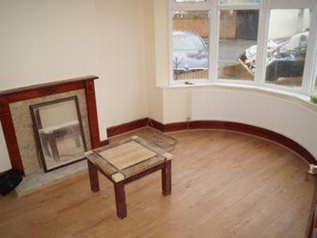 3 Bedrooms Terraced house for rent in Cotswold Gardens, Newbury Park IG2