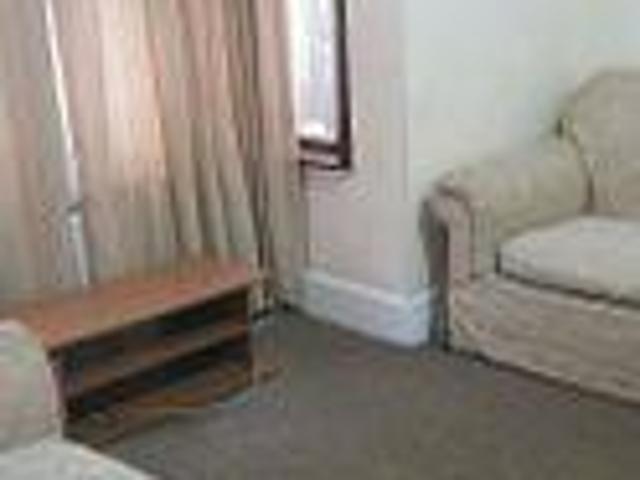 3 Bedrooms Terraced house for rent in Coventry Road, Ilford IG1