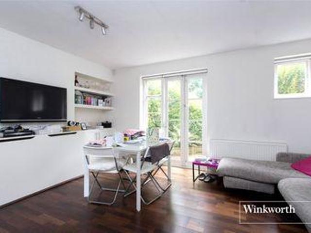 3 Bedrooms Terraced house for rent in Creswick Walk, London NW11