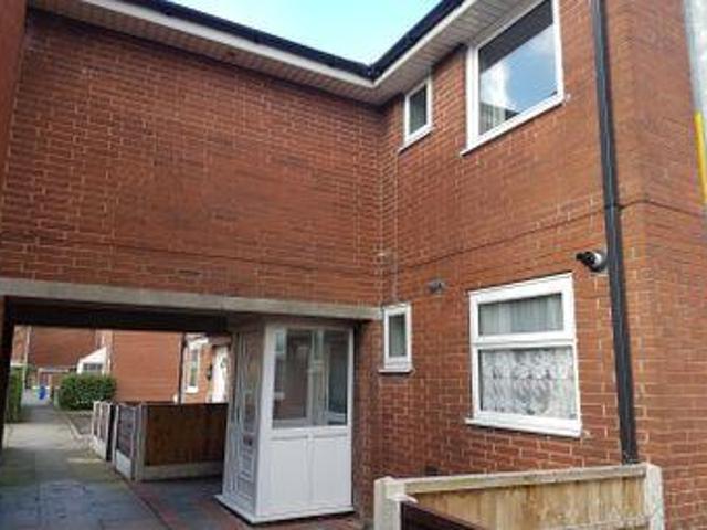 3 Bedrooms Terraced house for rent in Duxford Walk, Manchester M40