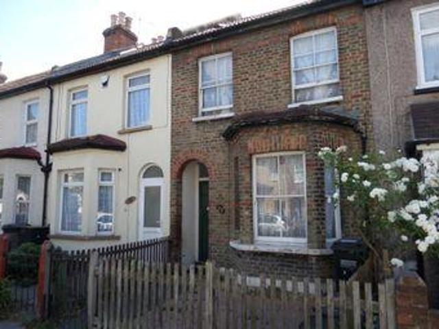 3 Bedrooms Terraced house for rent in Dennett Road, Croydon, Surrey CR0