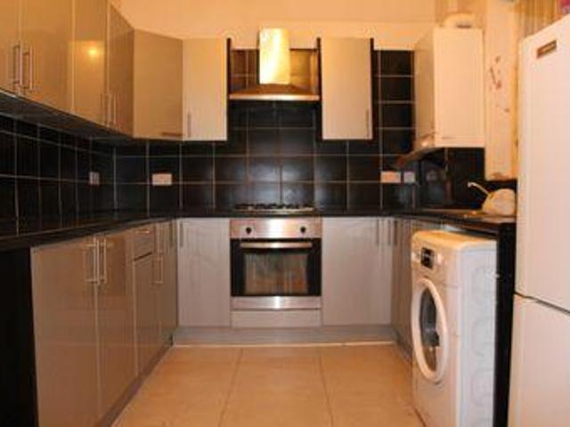 3 Bedrooms Terraced house for rent in Dersingham Ave, London E12