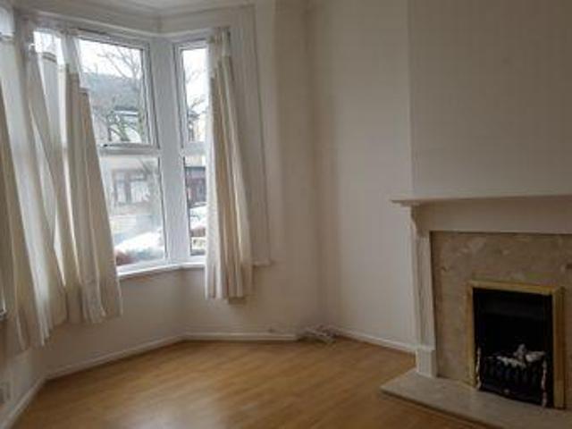 3 Bedrooms Terraced house for rent in Dore Avn, London E12