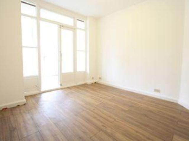 3 Bedrooms Terraced house for rent in Elmdene Rd, Subiton KT5