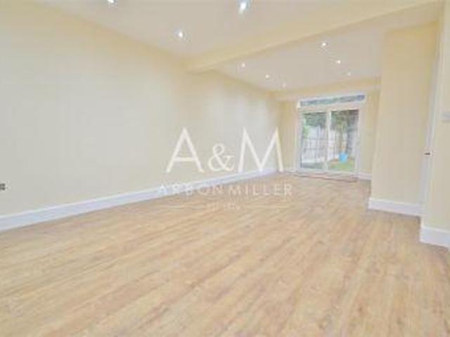 3 Bedrooms Terraced house for rent in Fairlop Road, Ilford IG6