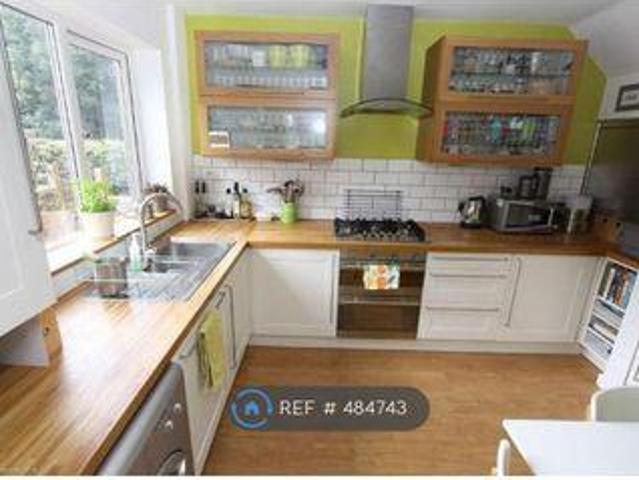 3 Bedrooms Terraced house for rent in Fillingfir Drive, Leeds LS16