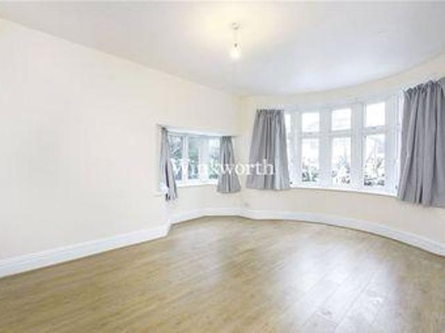 3 Bedrooms Terraced house for rent in Finchley Road, London NW11